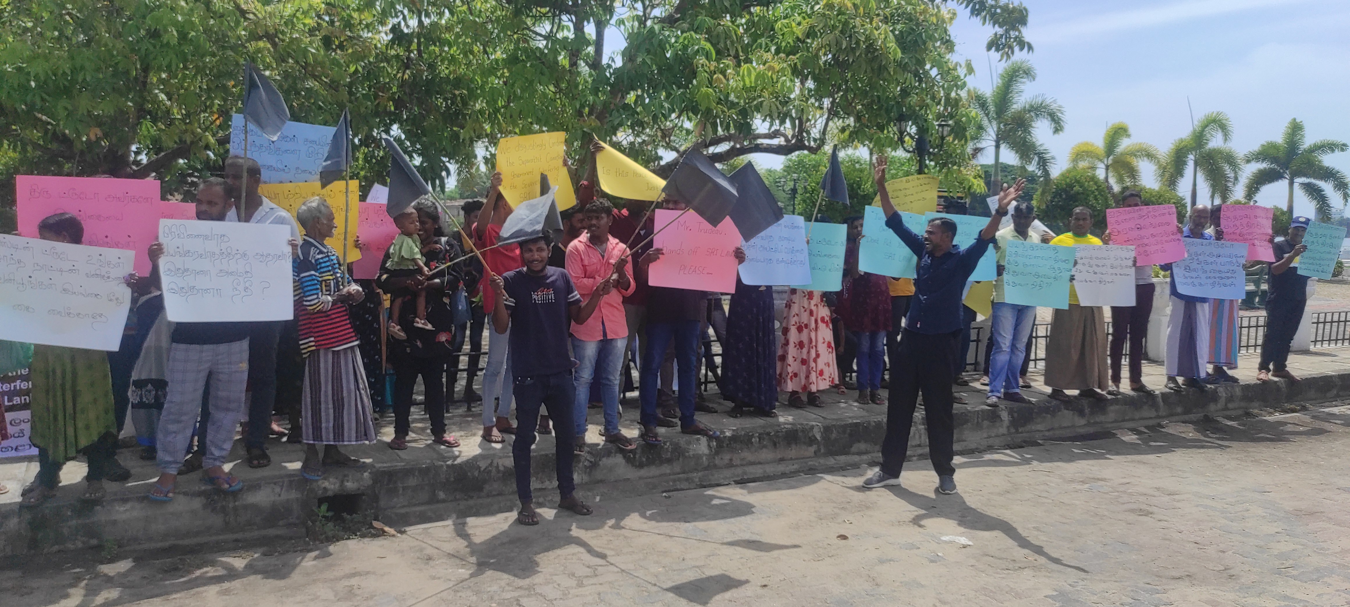 இலங்கைப் பிரச்சினையில் வெளிநாடுகள் தலையிடுவதைக் கண்டித்து மட்டக்களப்பில் ஆர்ப்பாட்டம் ...