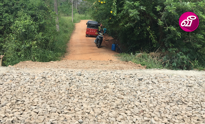 புகையிரதப் பாதை அமைக்கும் நடவடிக்கைக்கு வவுனியாவில் மக்கள் எதிர்ப்பு ...