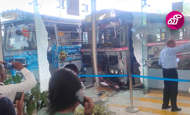 கொட்டாவை -மாகும்புர அதிவேக வீதியில் பஸ் விபத்து ; ஐந்து பேர் காயம் ...