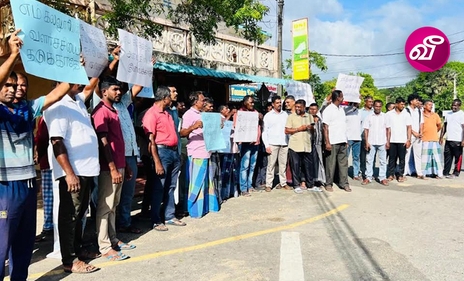 நானாட்டான் டிலாசால் கல்லூரி ஆசிரியரை இடமாற்ற கோரி போராட்டம் ...