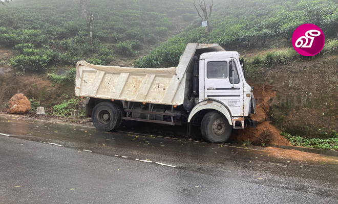 நானுஓயாவில் மணல் ஏற்றிச் சென்ற லொறி விபத்து ; சாரதிகளுக்கு ...